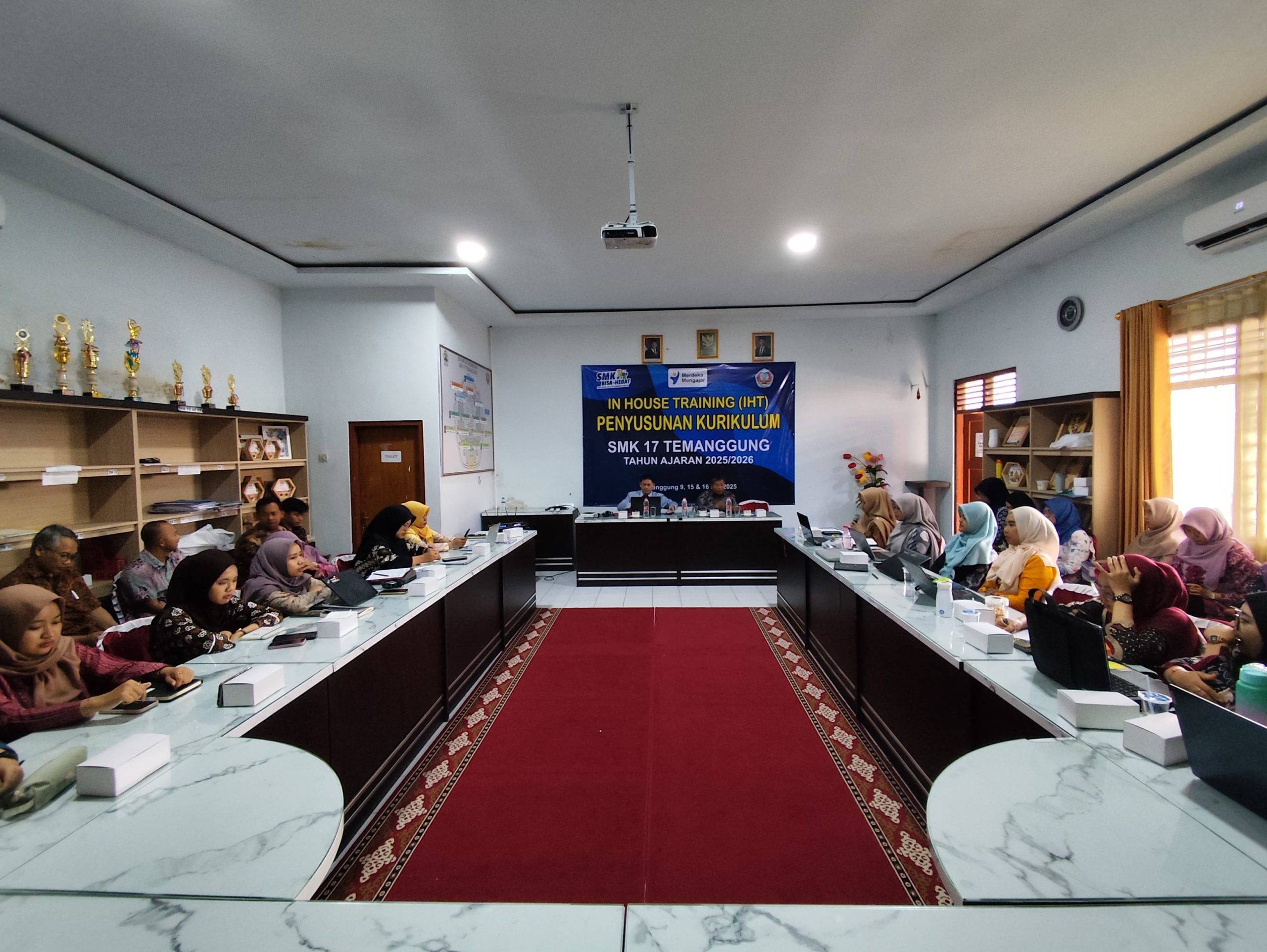 In House Training SMK 17 Temanggung Dorong Guru Lebih Visioner dan Inovatif - Ardan Sirodjuddin